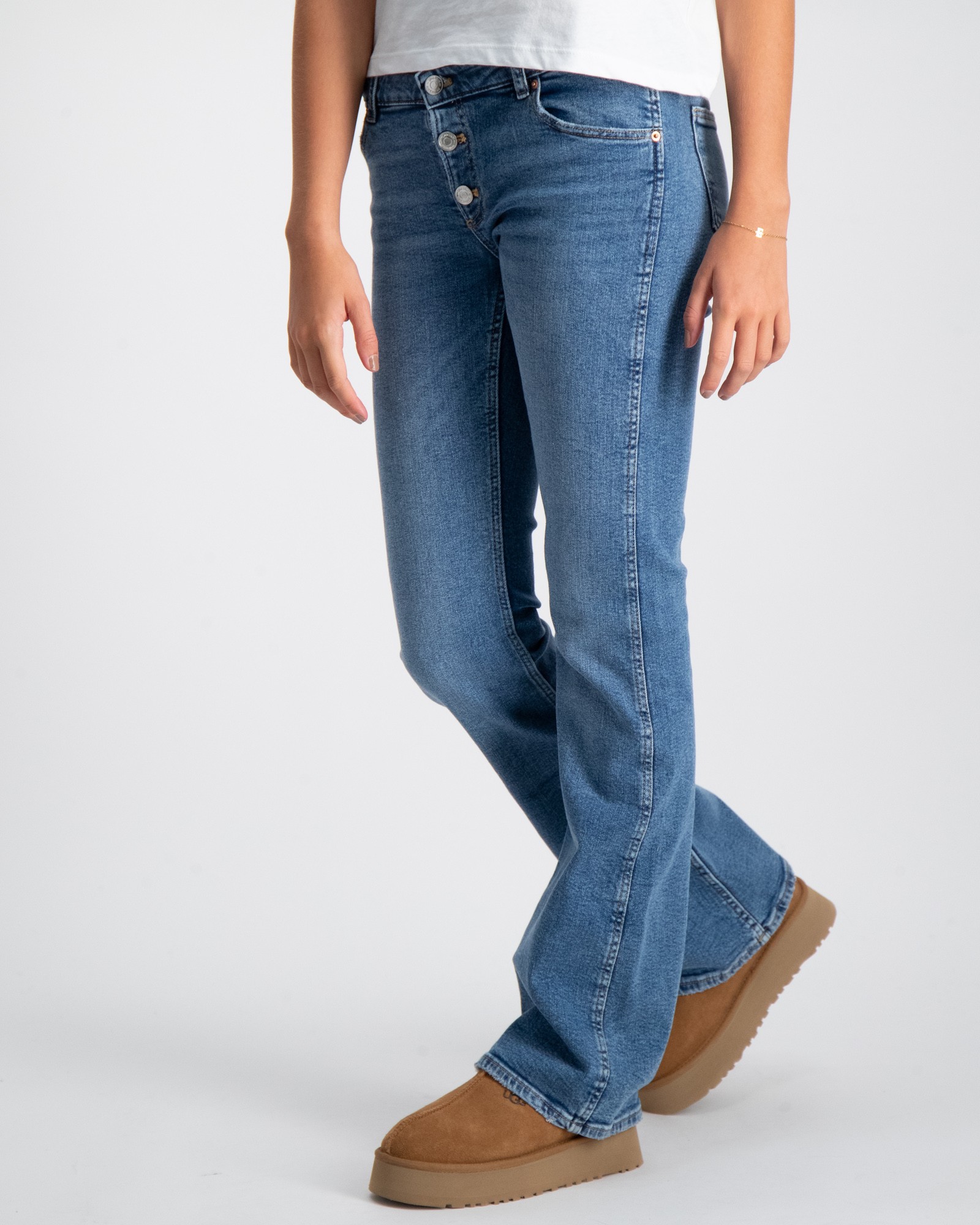 Gina Tricot Young Blå Low waist flare button jeans för Tjej | Kids ...