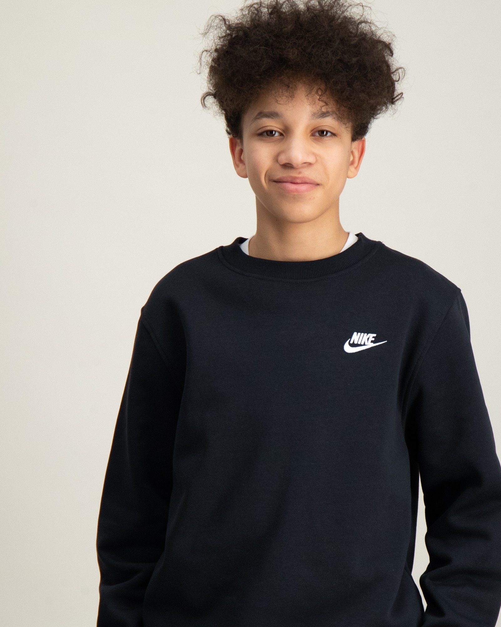 Sort K NSW CLUB FLC CREW LS LBR til Dreng | Kids Brand Store