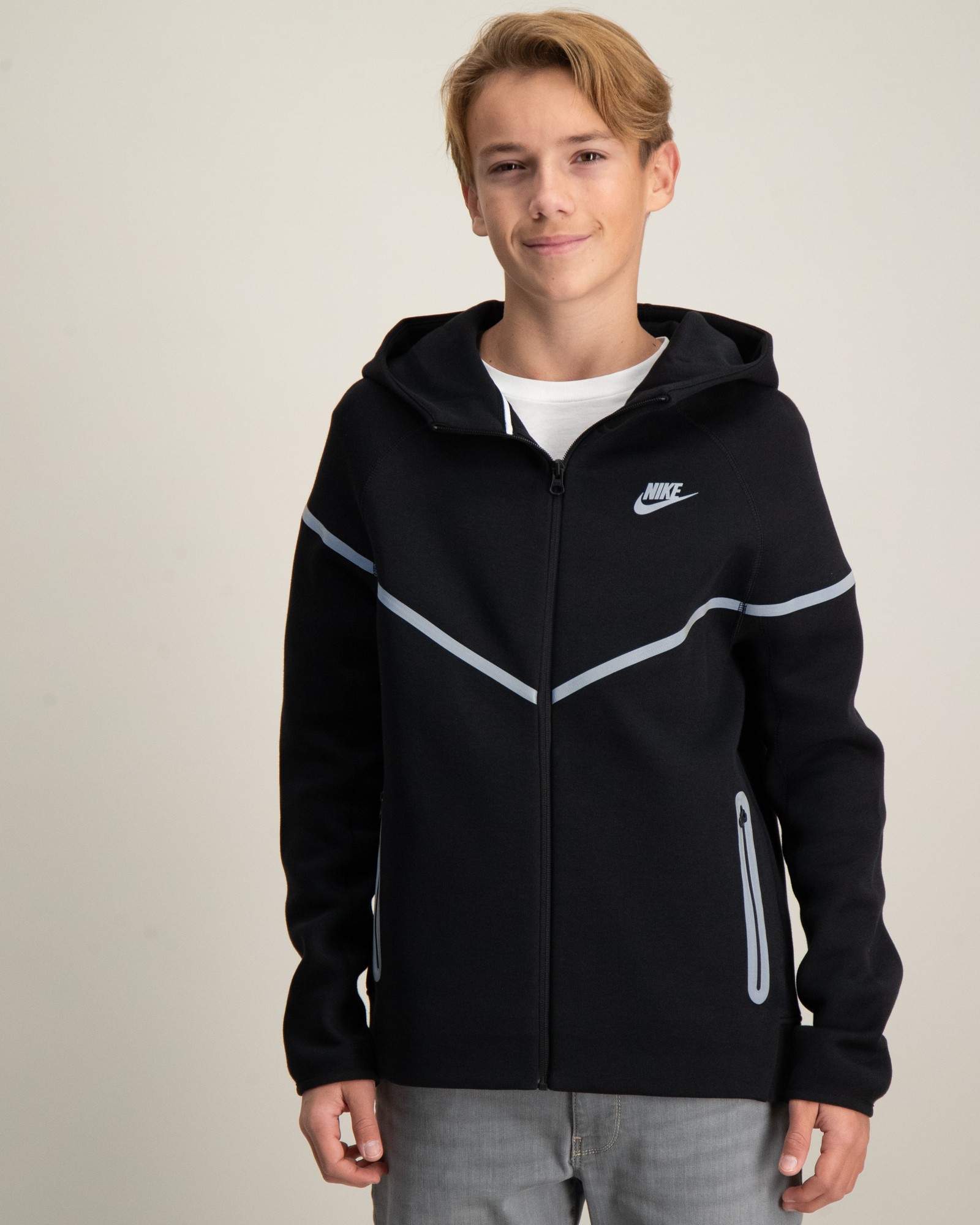 Nike Schwarz B NSW TCH FLC SSNL TF+ WR FZ für Jungen | Kids Brand Store
